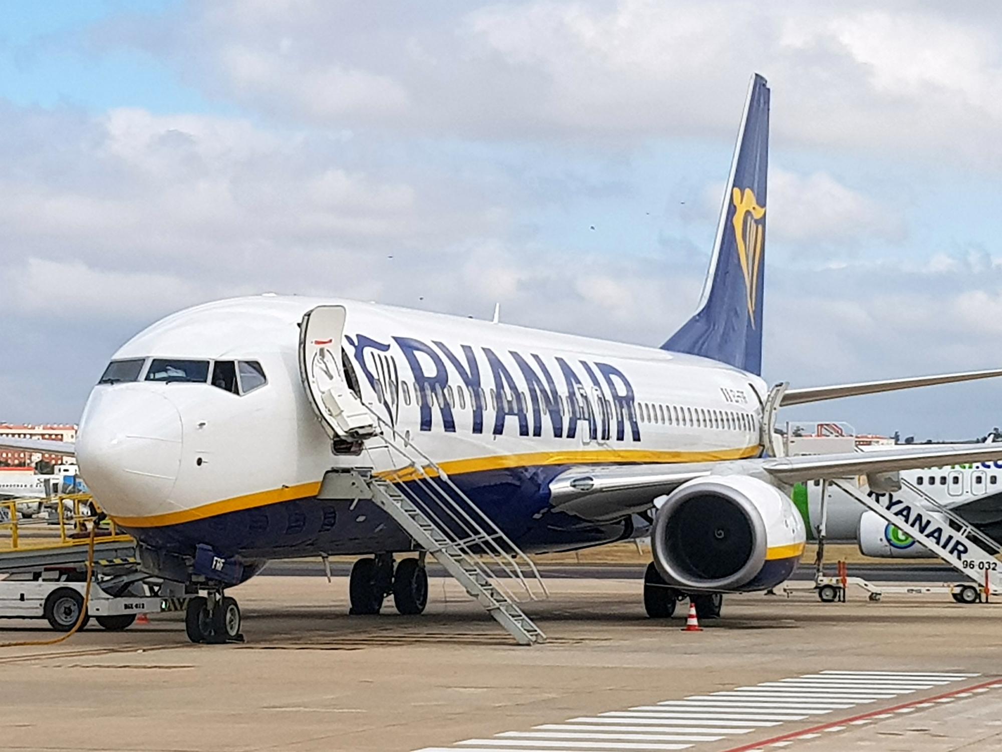Ryanair acusada de greenwashing em campanha sobre emissões de carbono ...