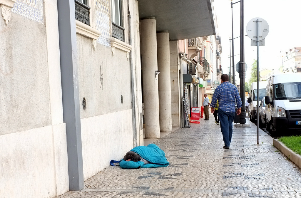 Cerca de 2,4 milhões em risco de pobreza em Portugal | Esquerda