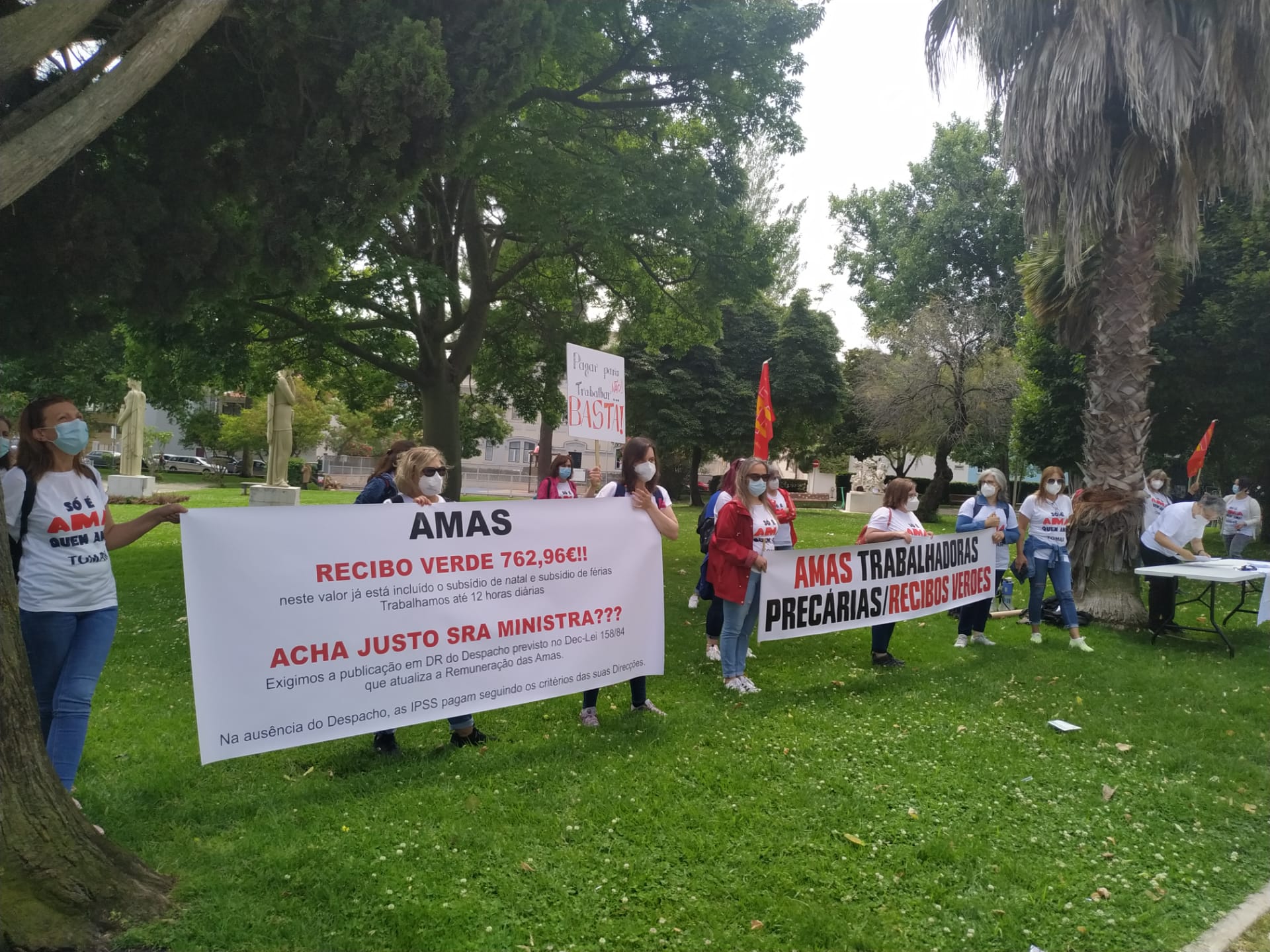 Amas exigem regulamentação da sua carreira | Esquerda